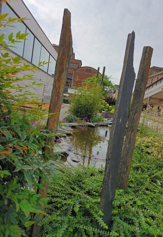 Pilastre de schiste noir | La Plaine